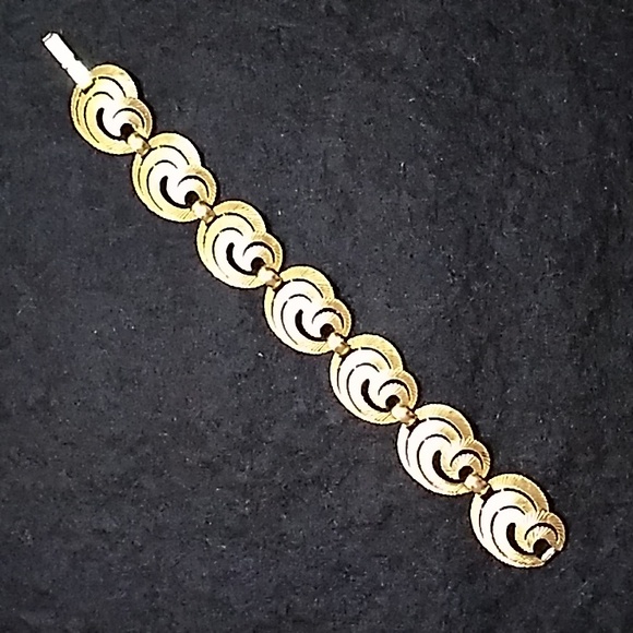 Trifari | Jewelry | Vintage Trifari Gold Bracelet | Poshmark